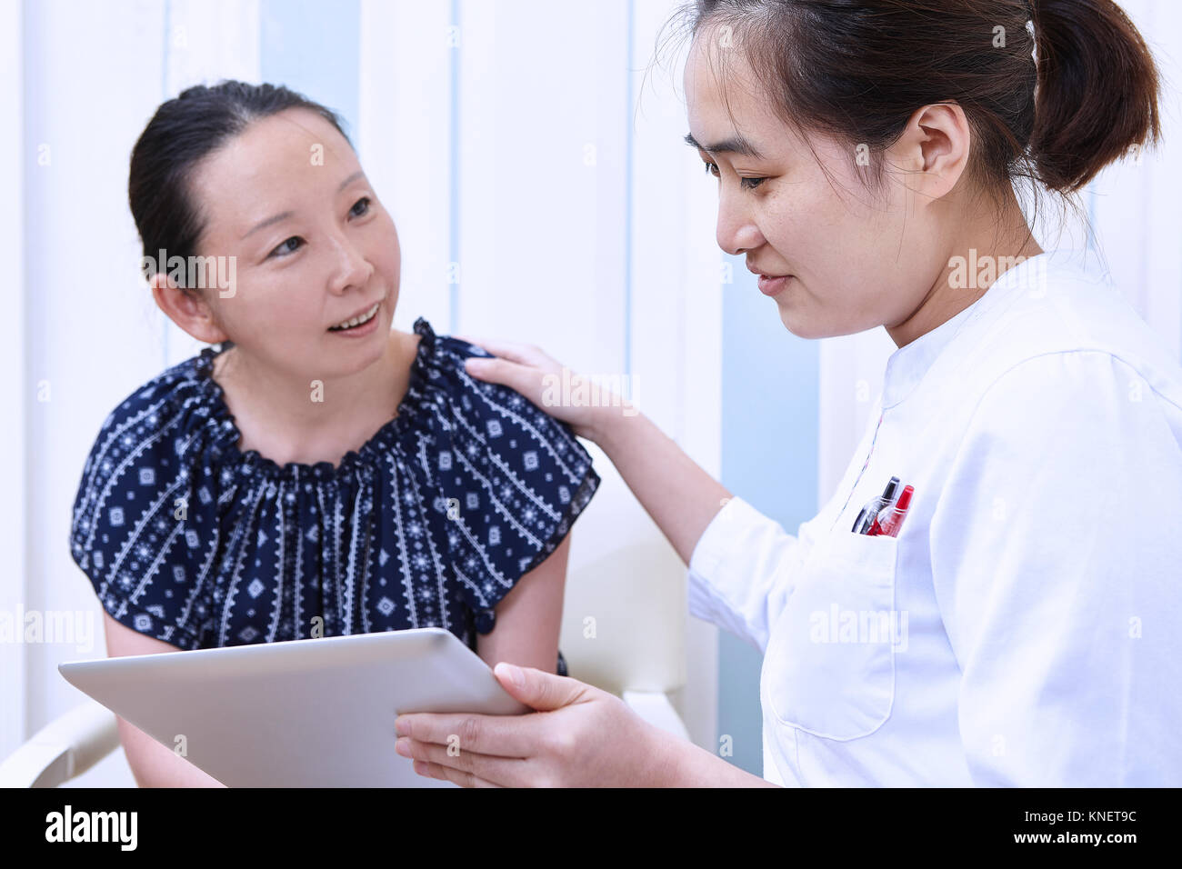 Doctor reassuring patient Stock Photo - Alamy
