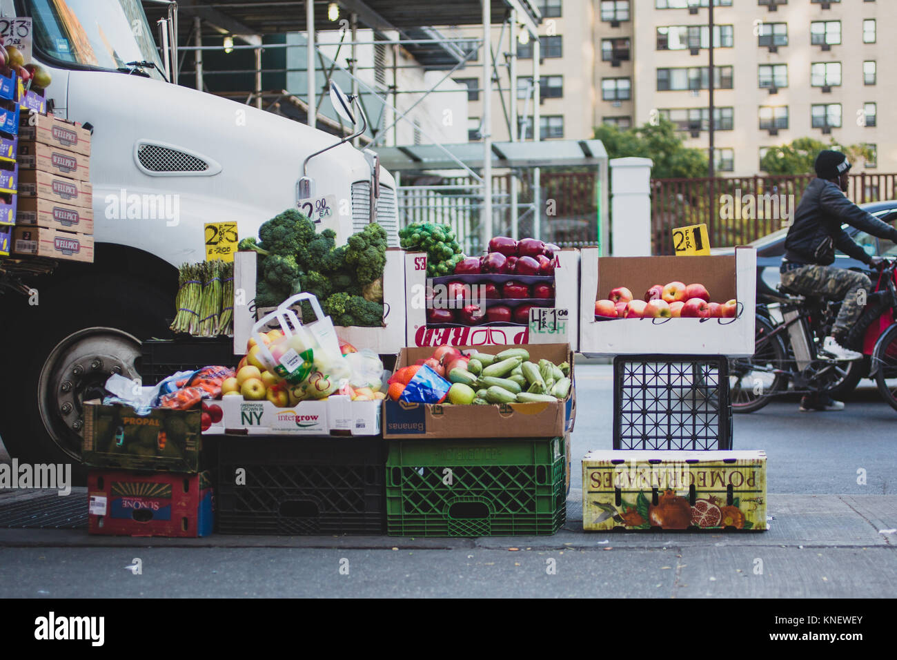 Produce delivery farm hi-res stock photography and images - Alamy