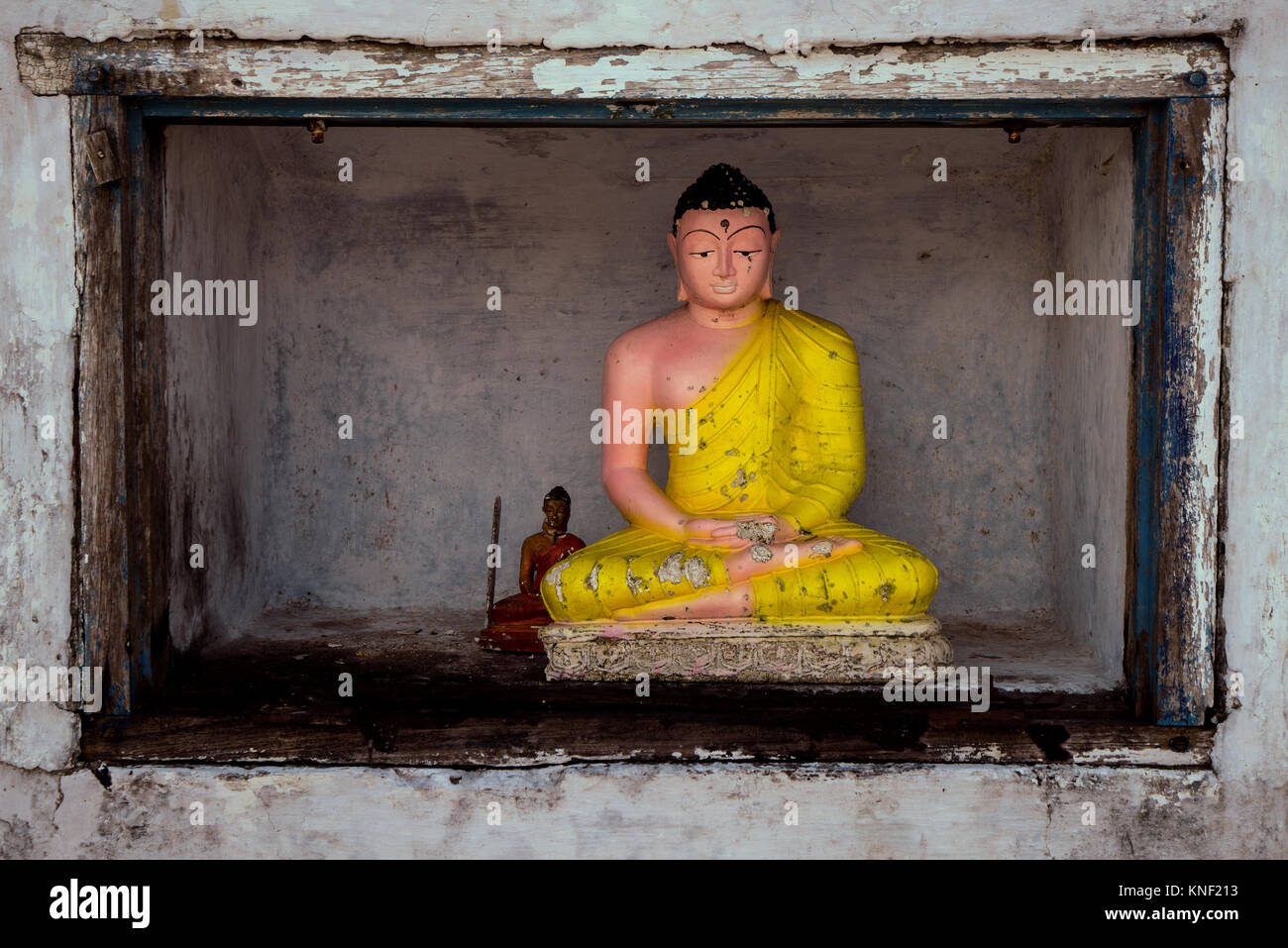 Worship yellow hi-res stock photography and images - Alamy