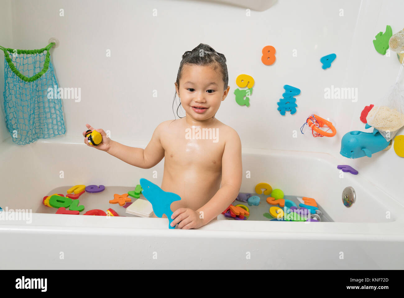 Little boy in bath tub at bath time Stock Photo - Alamy