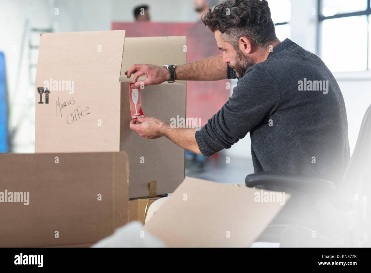 Man labelling cardboard boxes Stock Photo - Alamy