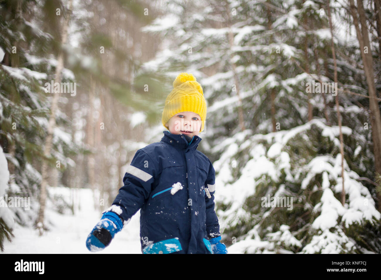 Person wearing hat walking hi-res stock photography and images - Alamy