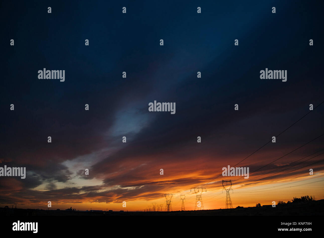 Electricity pylons america hi-res stock photography and images - Alamy