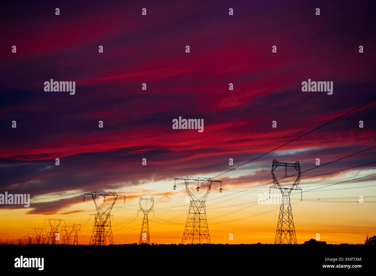 Electricity pylons america hi-res stock photography and images - Alamy