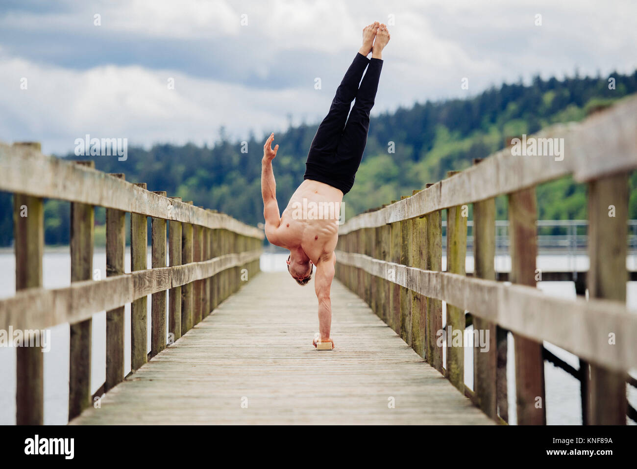 Hand stand hi-res stock photography and images - Alamy