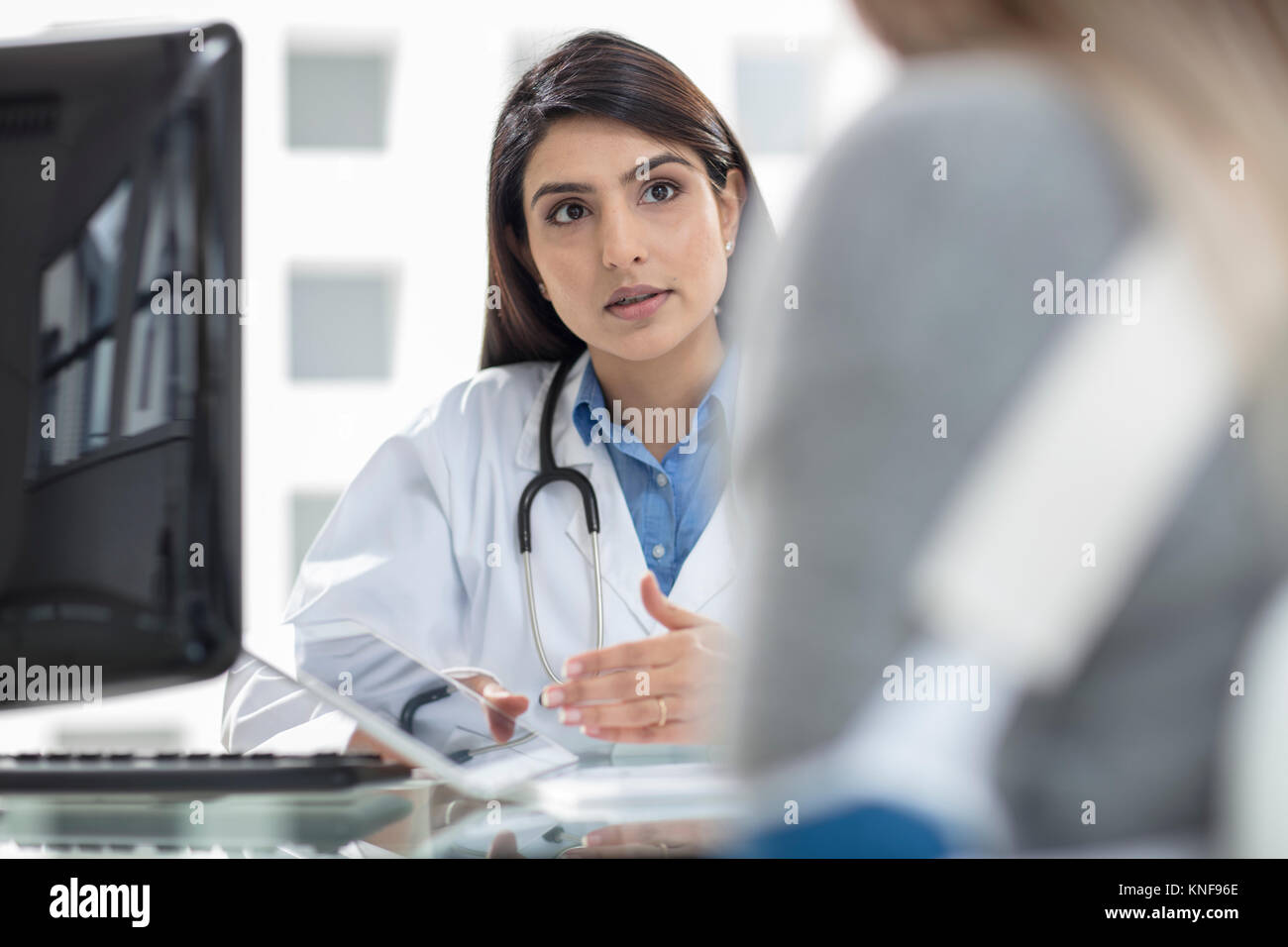 Female doctor having discussion with patient Stock Photo - Alamy