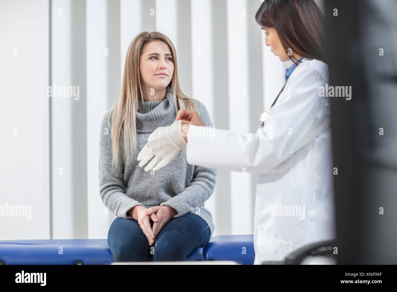 Doctor examine women hi-res stock photography and images - Alamy
