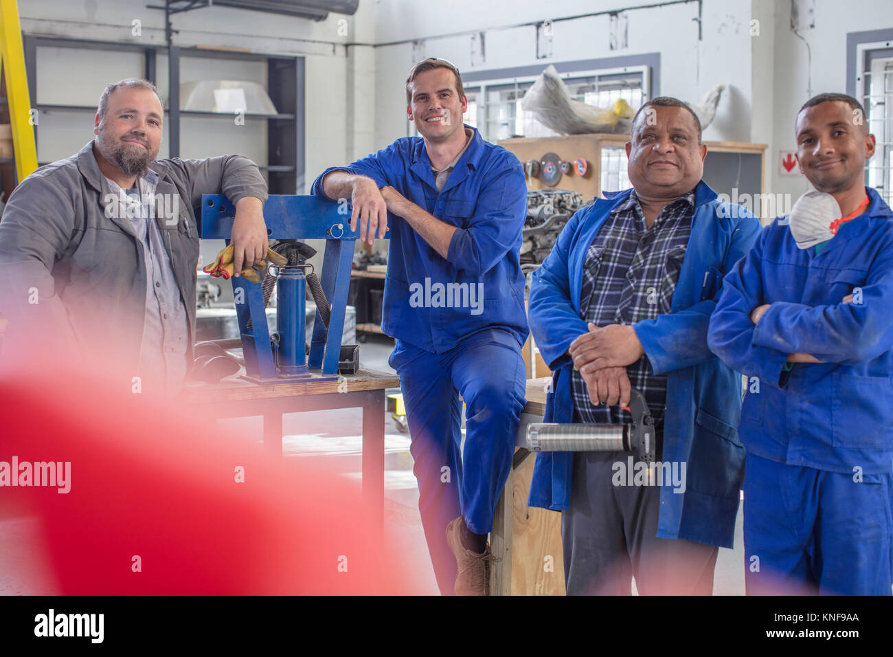Team mechanic teamwork hi-res stock photography and images - Alamy