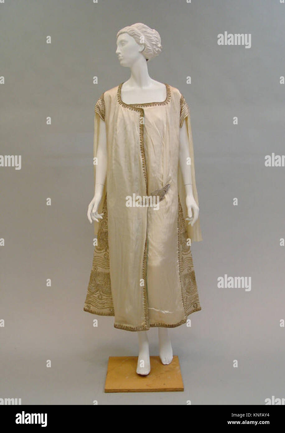 Elaborate clothing features hi-res stock photography and images - Alamy