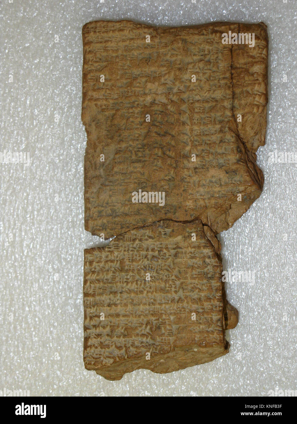 Akkadian language text in cuneiform hi-res stock photography and images ...