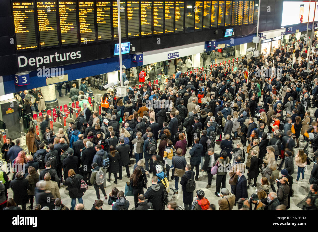 Waterloo busy rush hour hi-res stock photography and images - Alamy