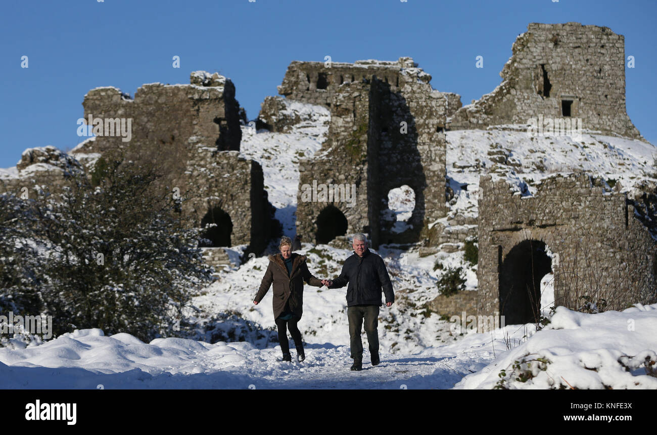 Walkers visit the snow-covered ruins of Dunamase castle on the Rock of ...
