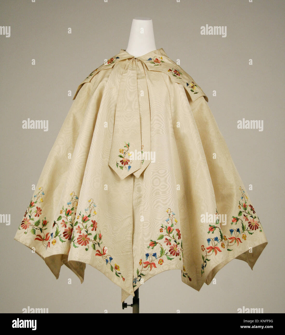 This 18th-century Cape in the MET collection features intricate ...