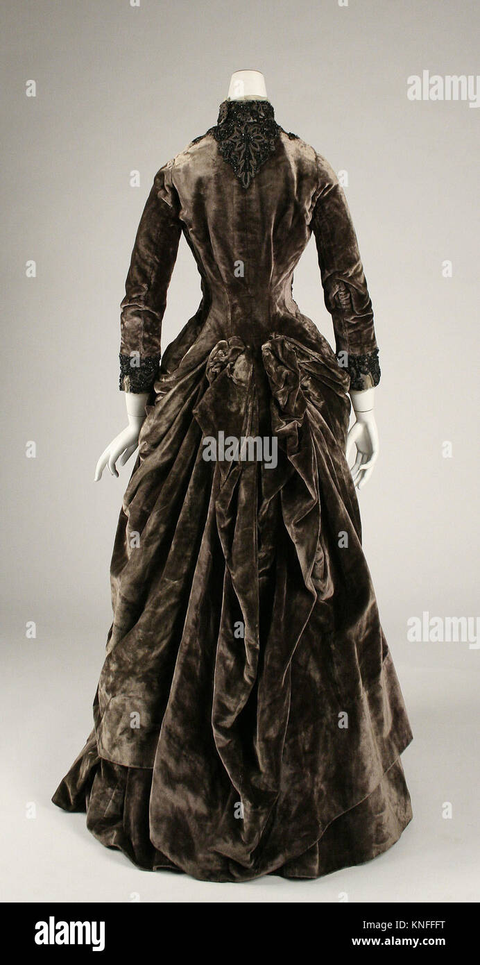 This ensemble consists of coordinated garments and accessories ...