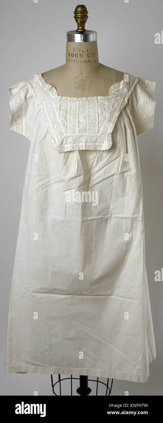 This chemise (MET CI45.93.2 F 109179) is an example of period ...
