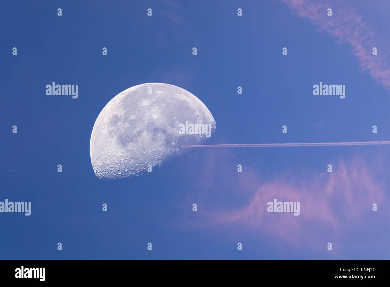 Airplane sky night full moon hi-res stock photography and images - Alamy