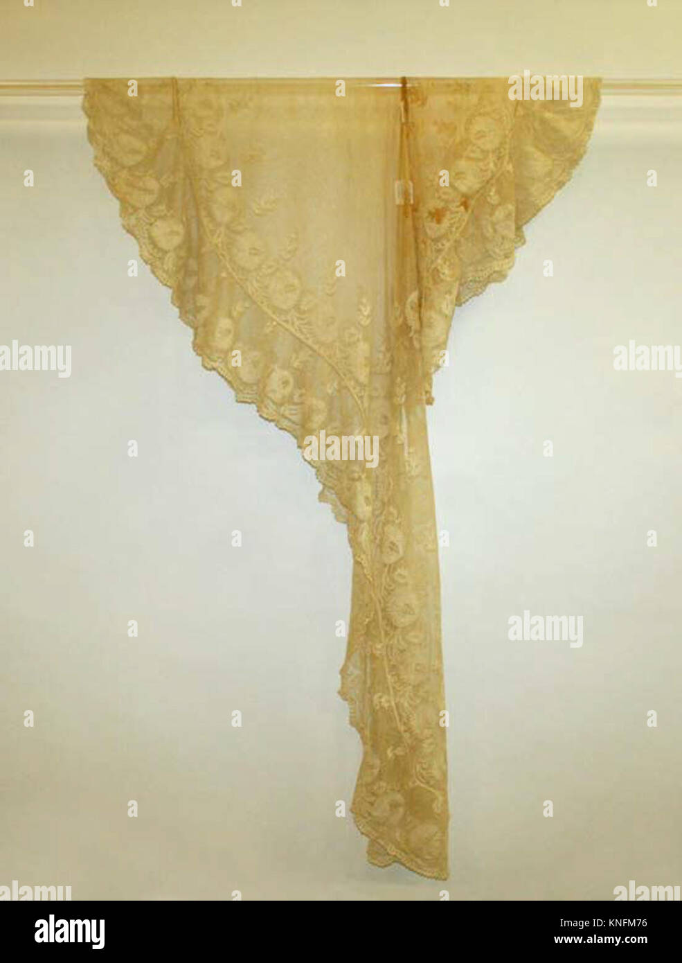 This fichu, part of the MET collection, is a historical piece of women ...
