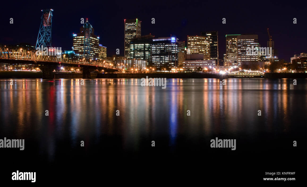 Portland skyline night hi-res stock photography and images - Alamy
