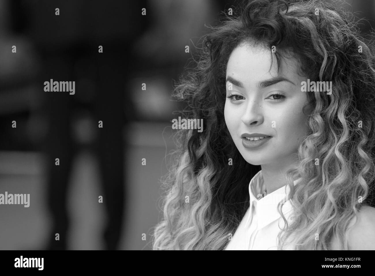 Ella eyre singer hi-res stock photography and images - Alamy