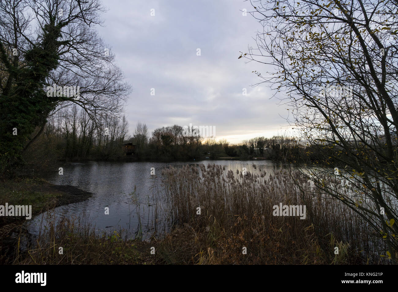 Dusk at lake hi-res stock photography and images - Alamy