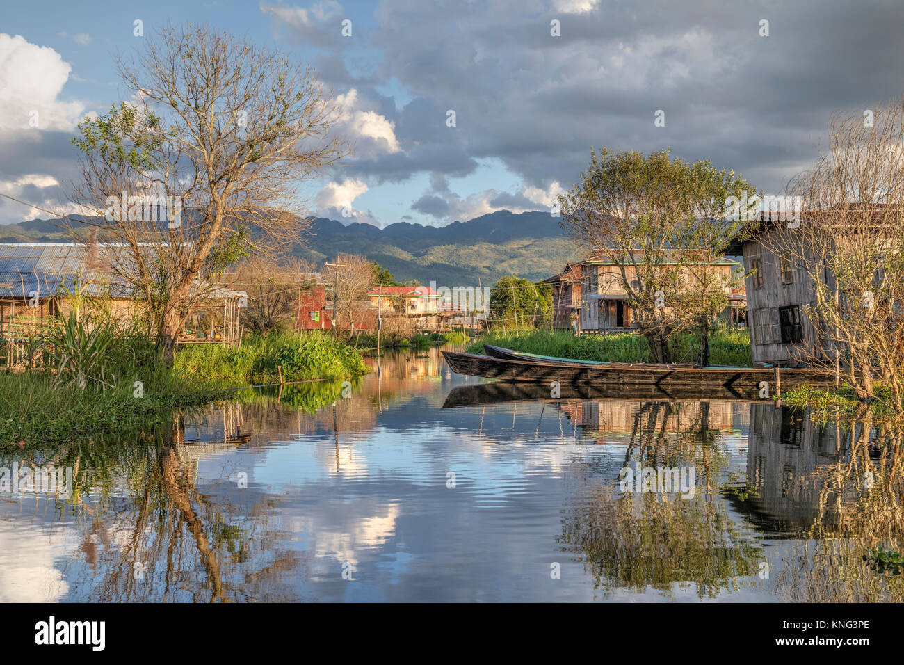 Inlay lake floating gardens hi-res stock photography and images - Alamy
