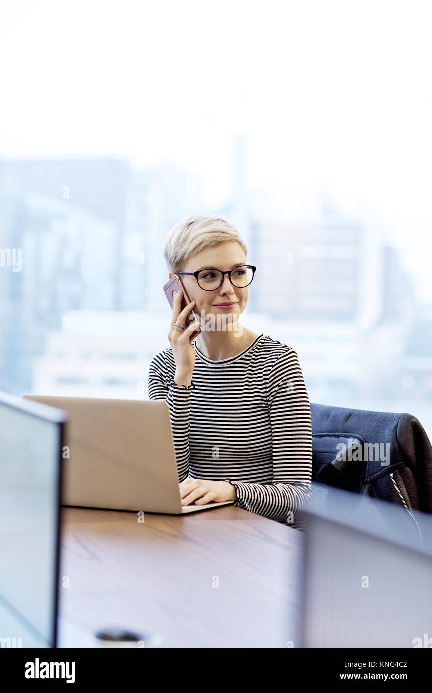 Person sat alone in office hi-res stock photography and images - Alamy