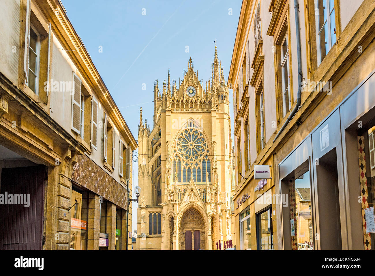 Metz /France): streets in the historic district; Straßen in der ...