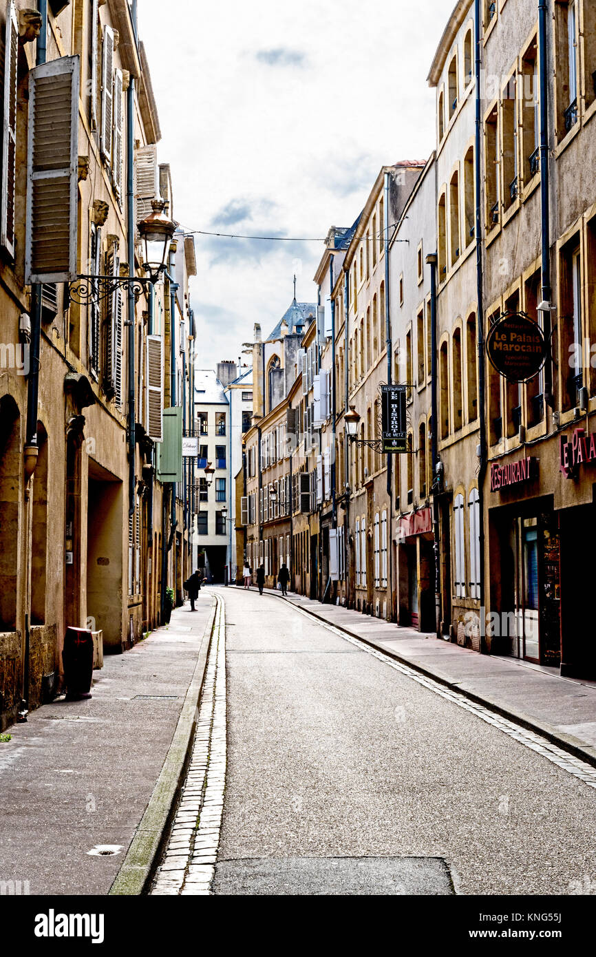 Metz /France): streets in the historic district; Straßen in der ...