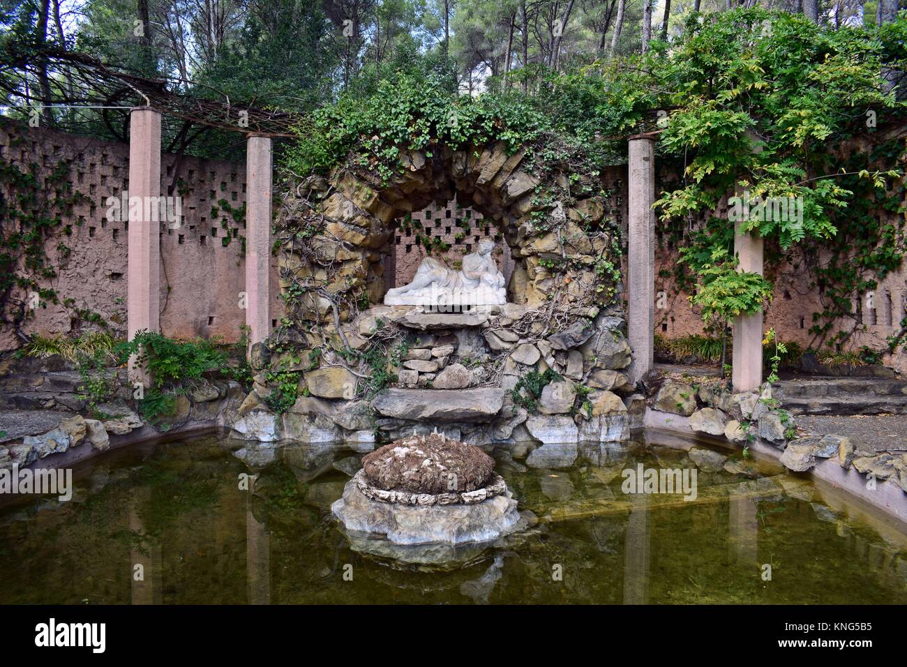 Park Labyrinth in Barcelona Stock Photo - Alamy