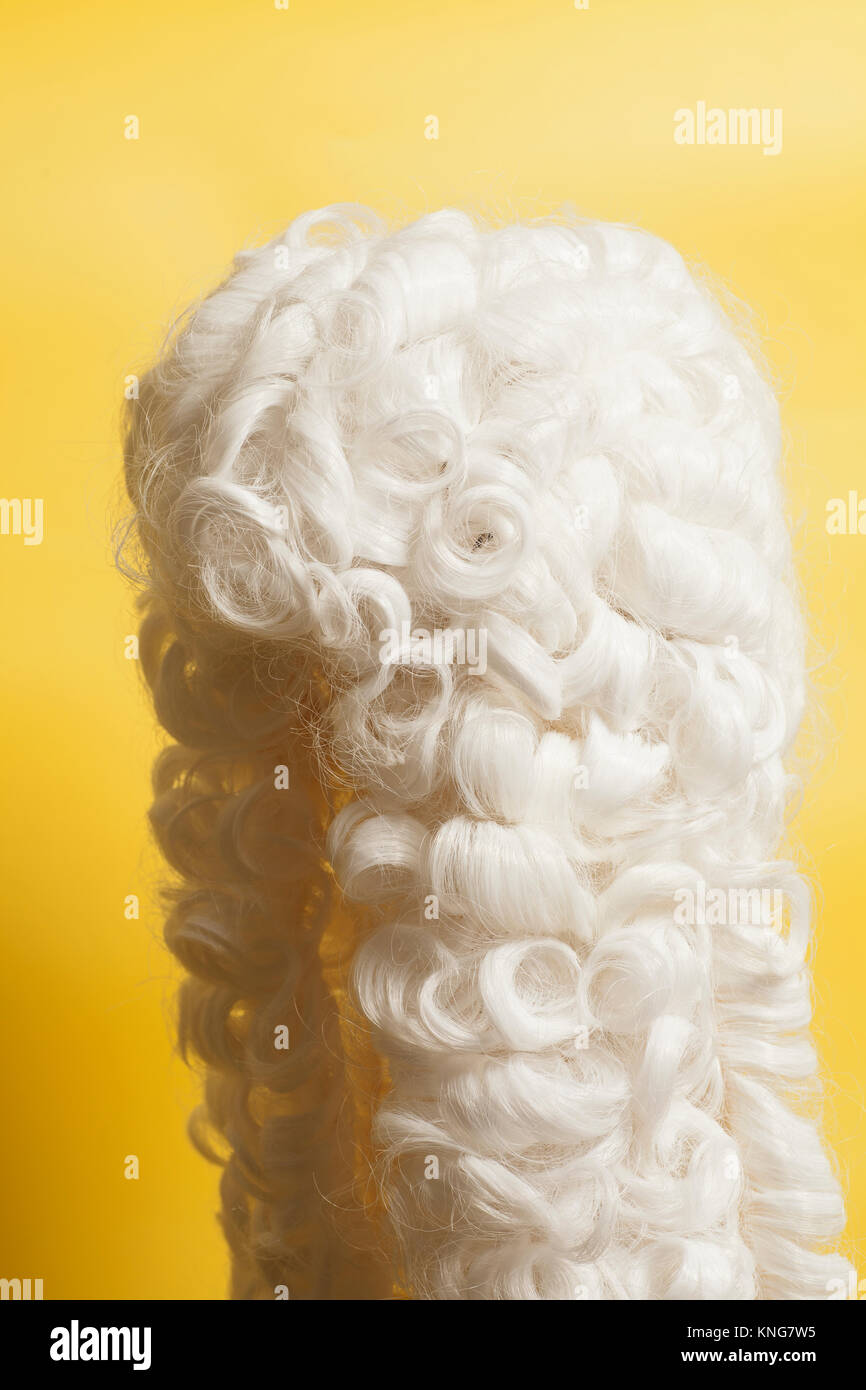 Judge wearing white wig hi-res stock photography and images - Alamy