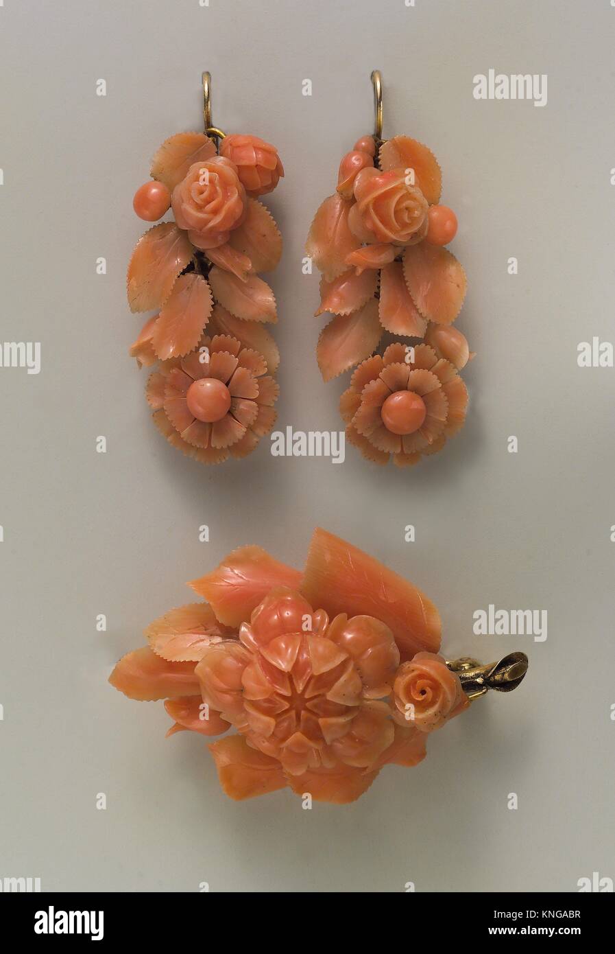 Brooch maker hi-res stock photography and images - Alamy