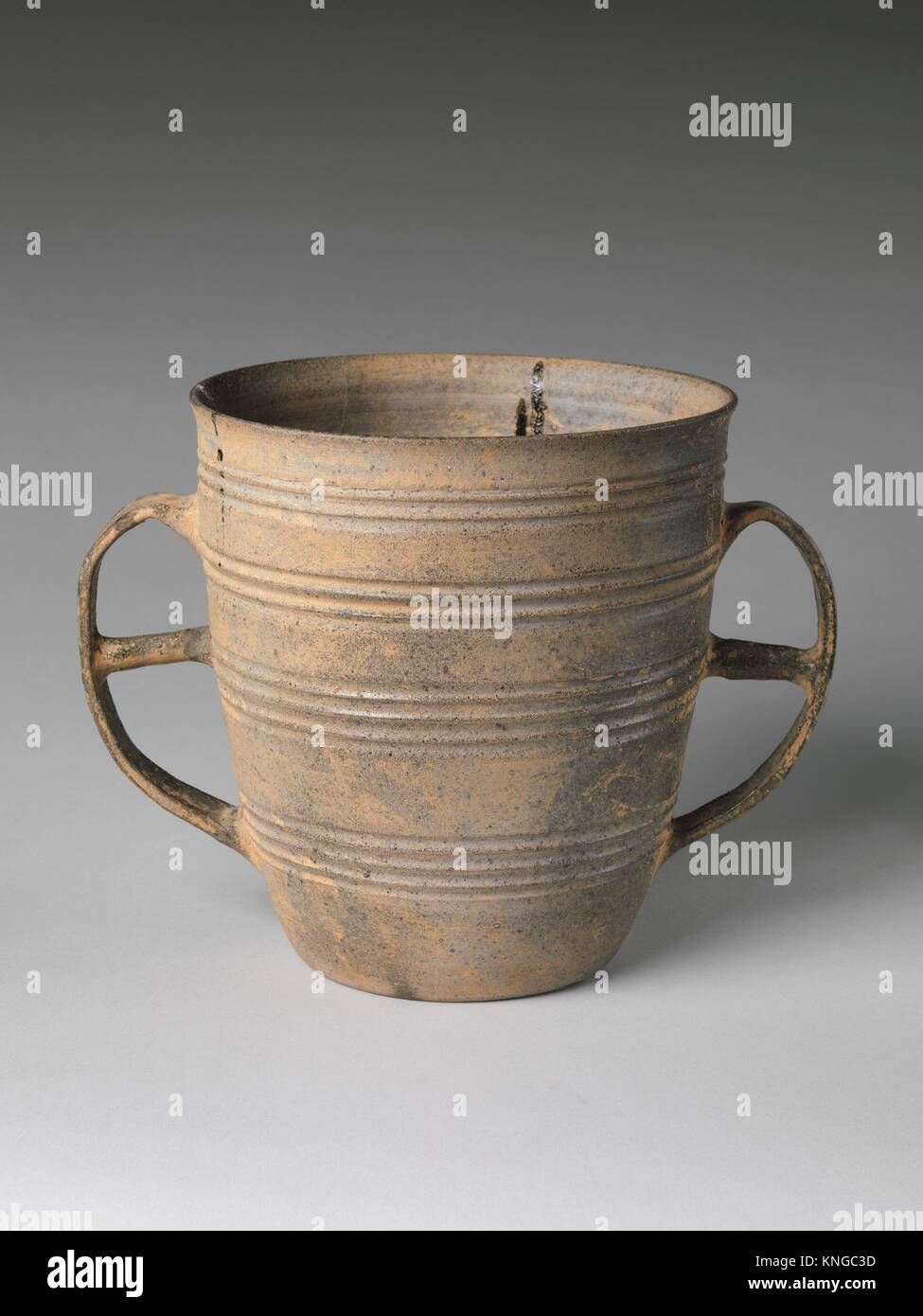 Double handled vessel hi-res stock photography and images - Alamy