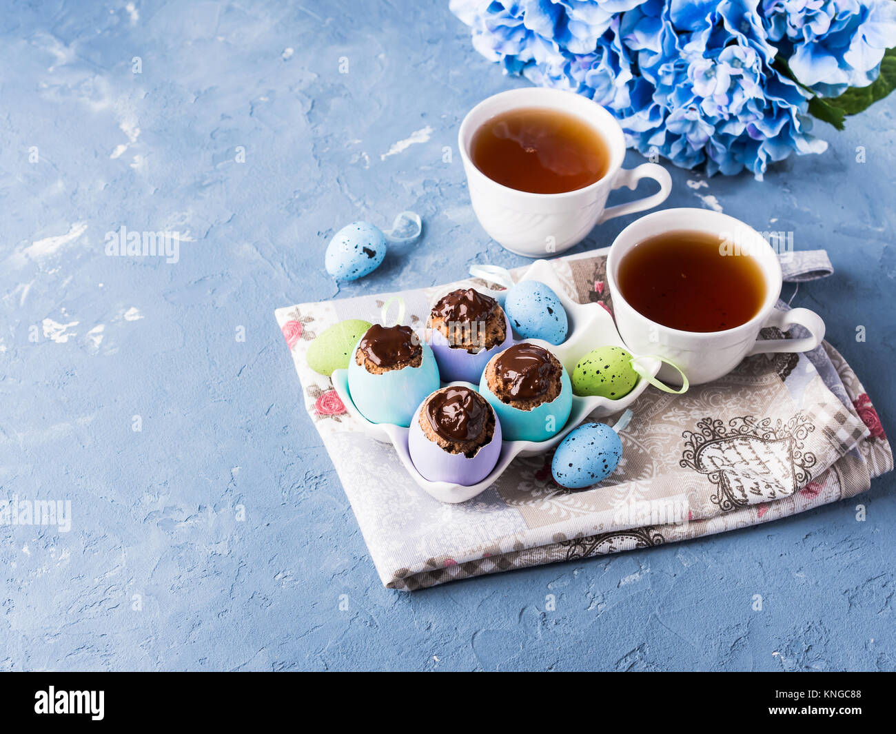 Dark treets hi-res stock photography and images - Alamy