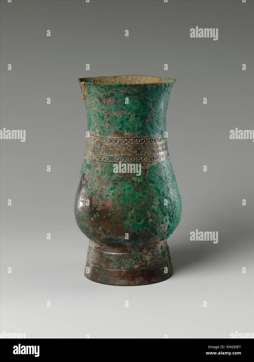 Bronze ritual vessel shang period hi-res stock photography and images ...