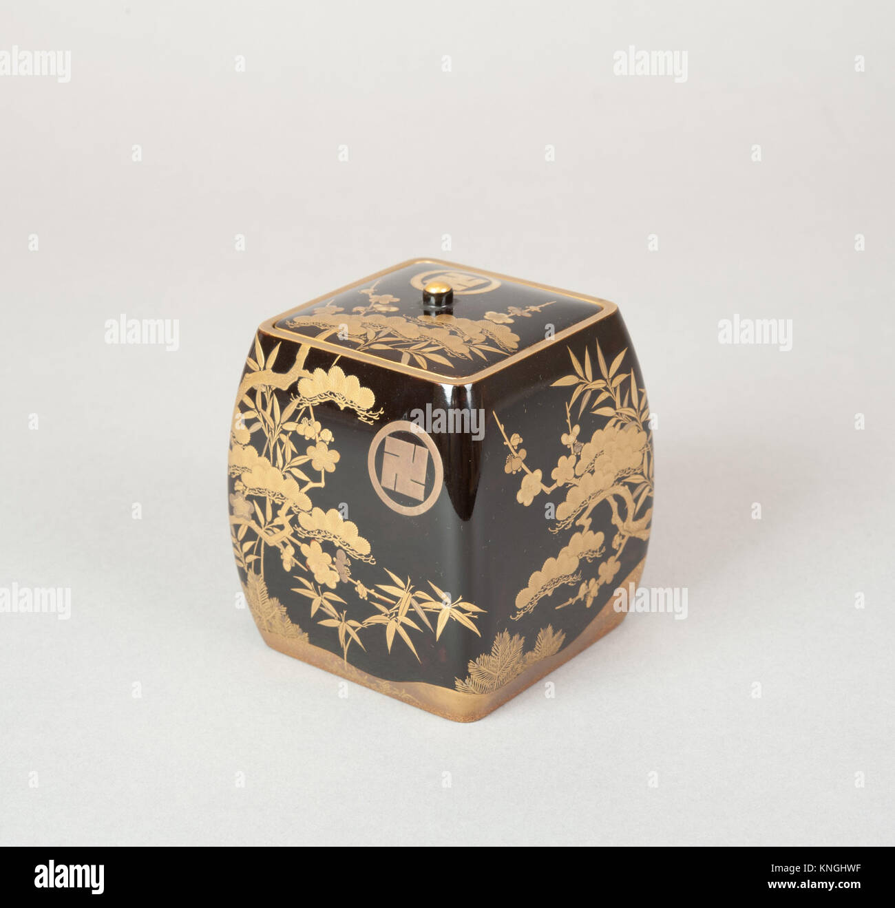 Gold sprinkled lacquer hi-res stock photography and images - Alamy