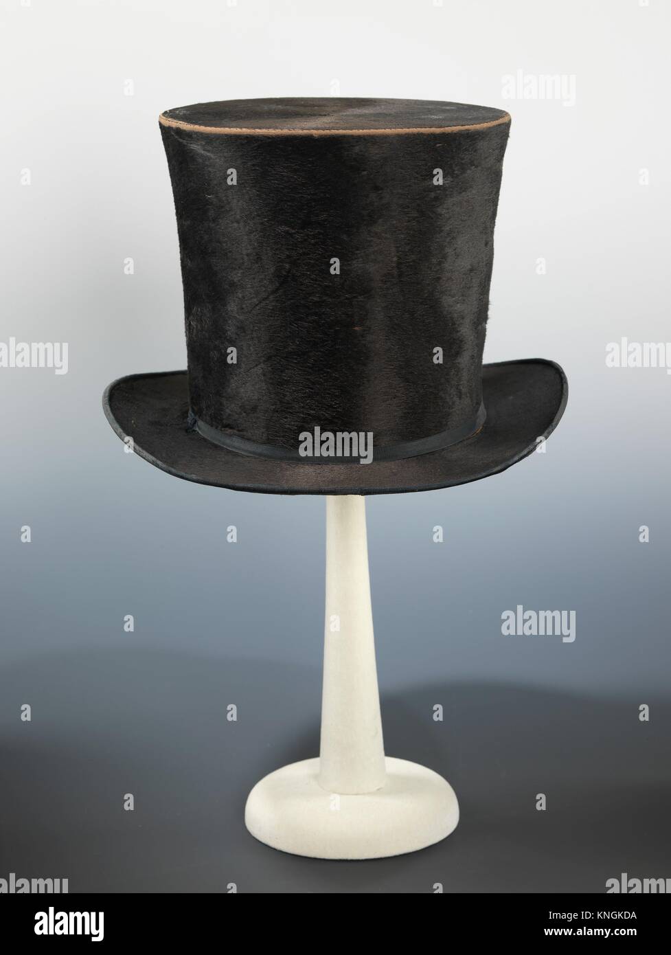 Top hat man 18th century hi-res stock photography and images - Alamy