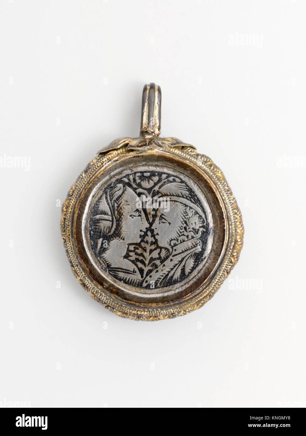 Reliquary pendant hi-res stock photography and images - Alamy