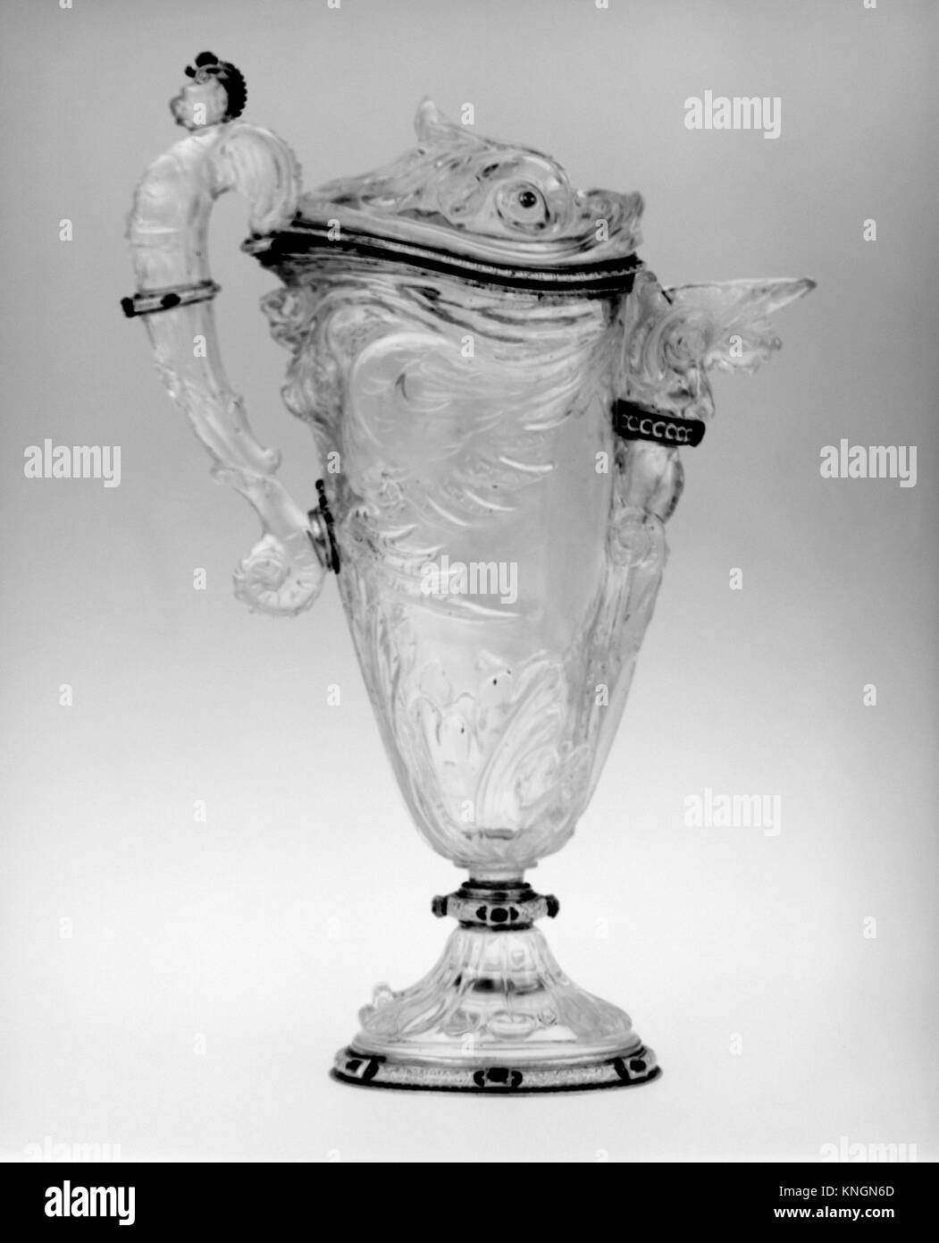 Vintage ceremonial ewer hi-res stock photography and images - Alamy