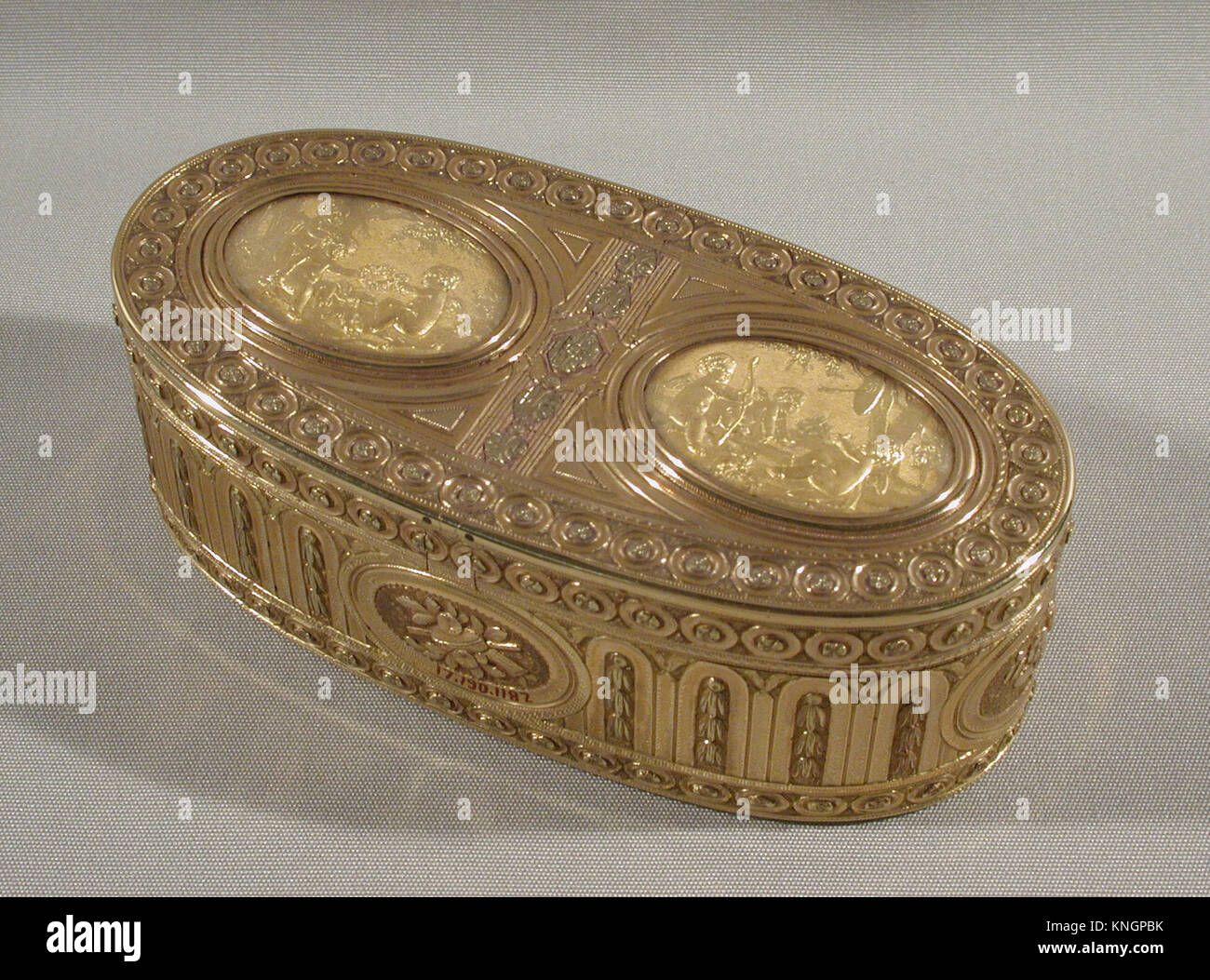 An antique double snuffbox with intricate design and craftsmanship ...