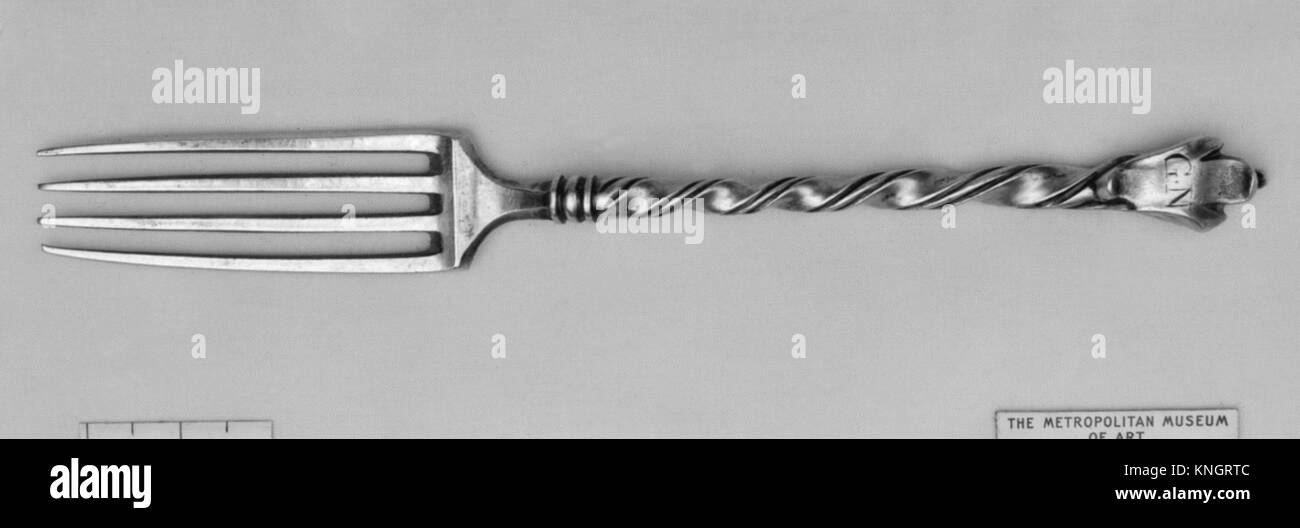 This fork from the MET collection features a classical design with ...