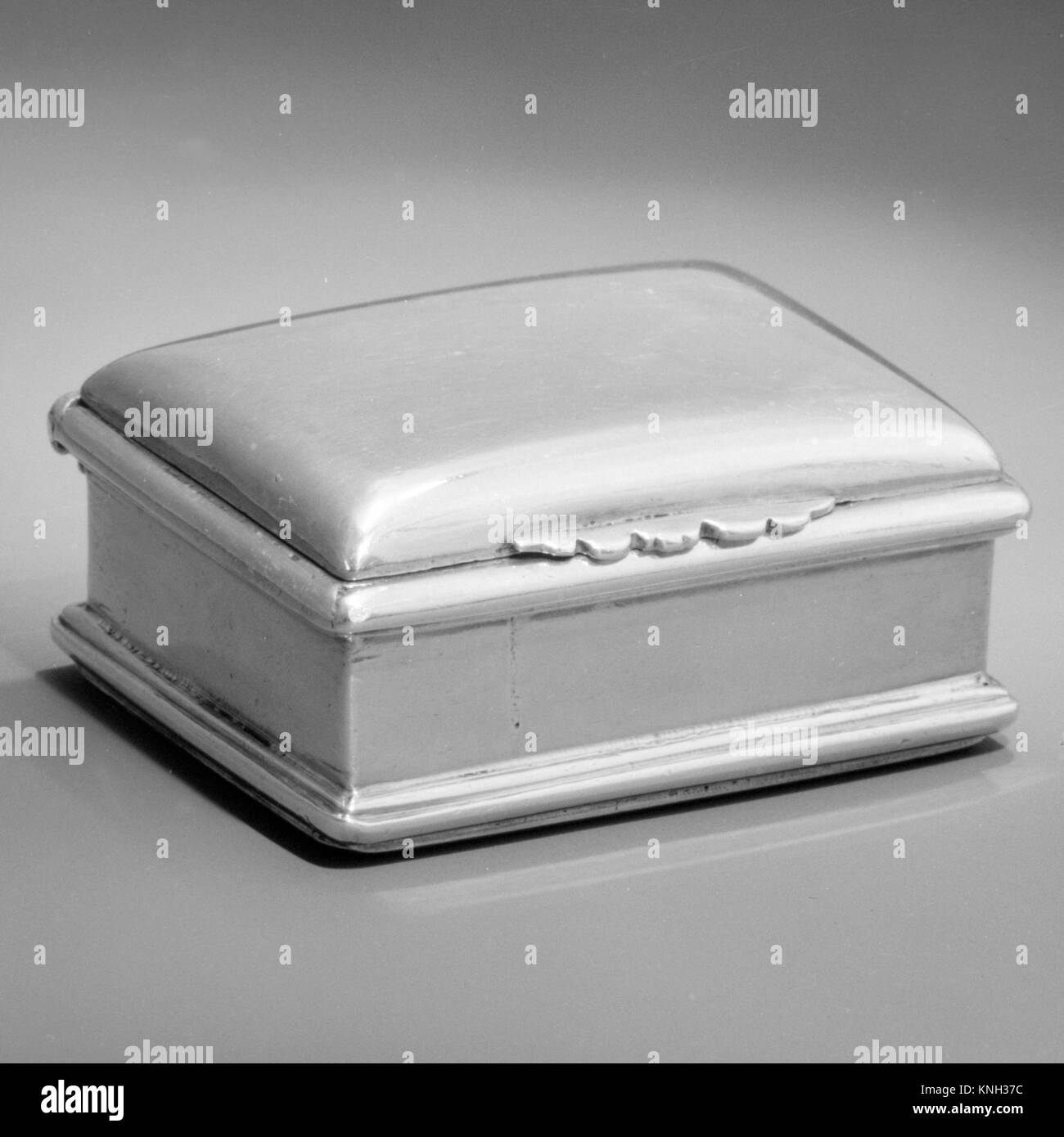 Box MET 227563 206916 Stock Photo - Alamy