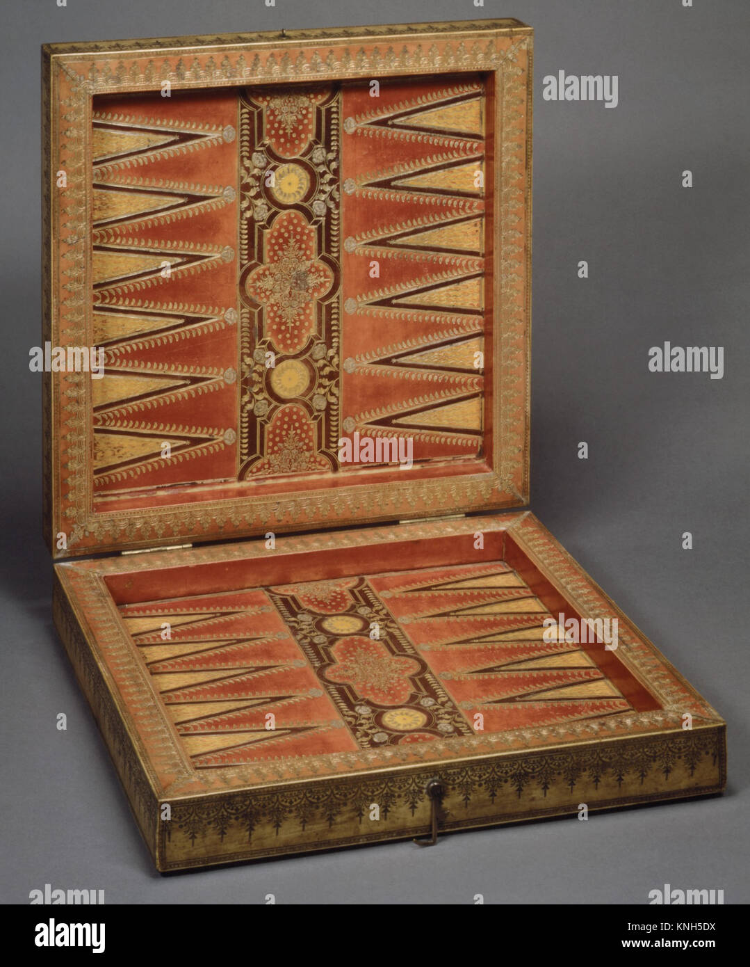 Vintage board game box art hi-res stock photography and images - Alamy