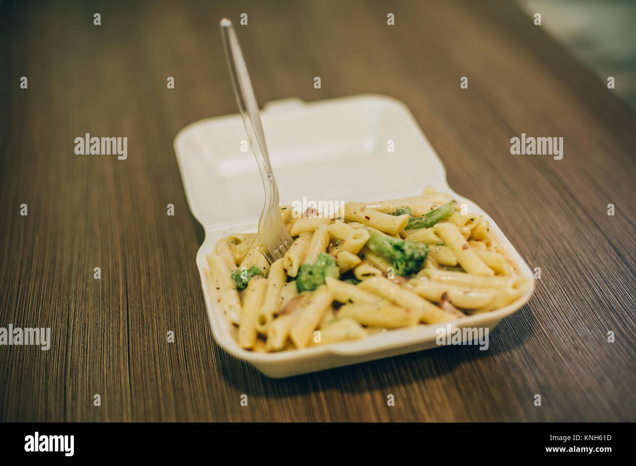 Pasta and spaghetti fresh delivery pack. Fast food dinner and lunch ...