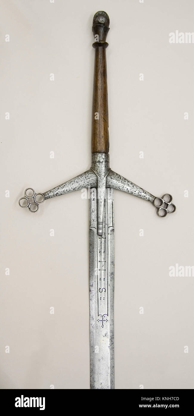Claymore hi-res stock photography and images - Alamy