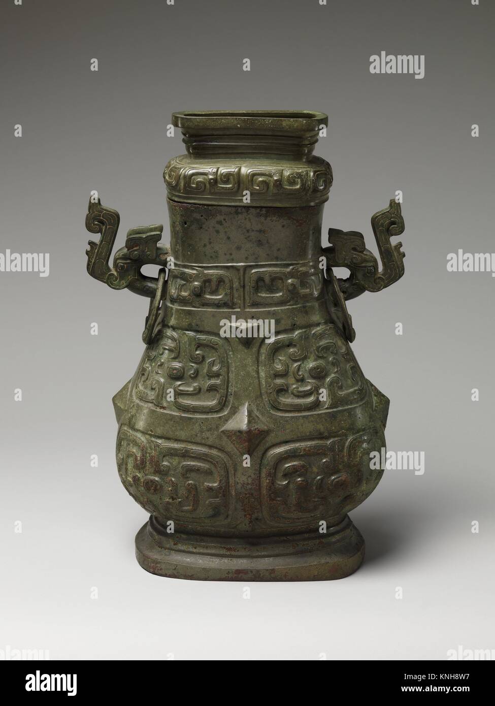 Museum collection vessel bronze hi-res stock photography and images - Alamy
