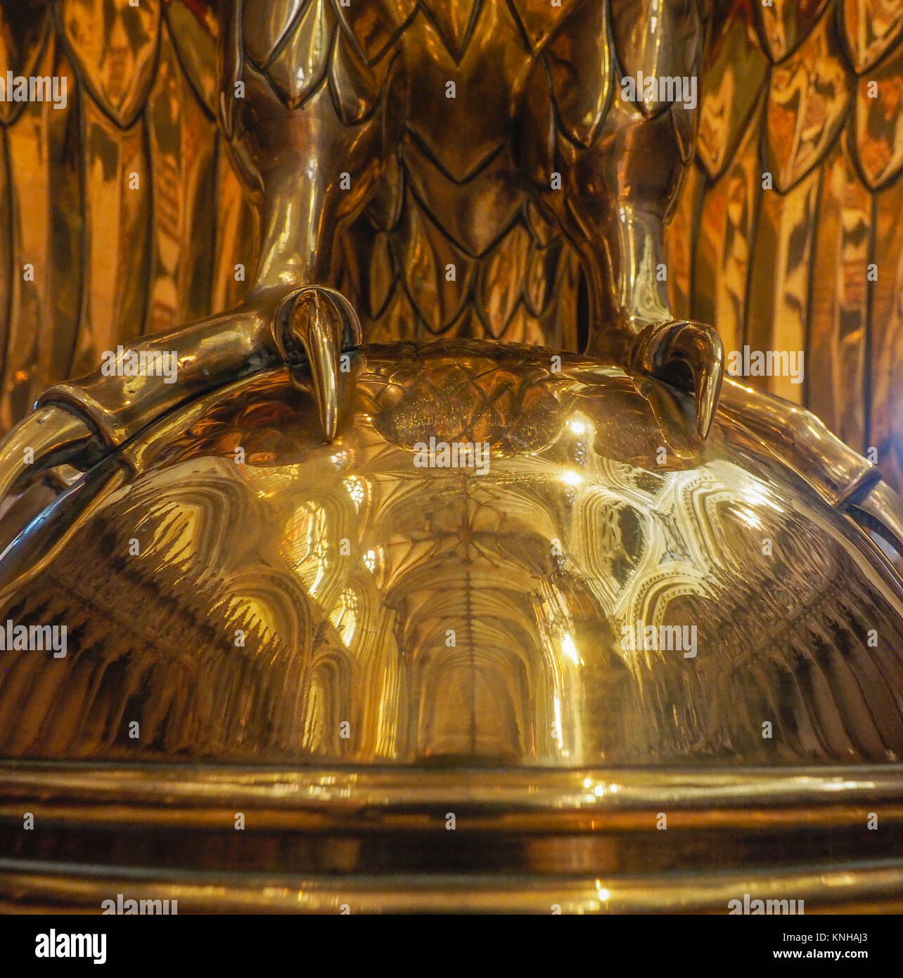 Claw building hi-res stock photography and images - Alamy