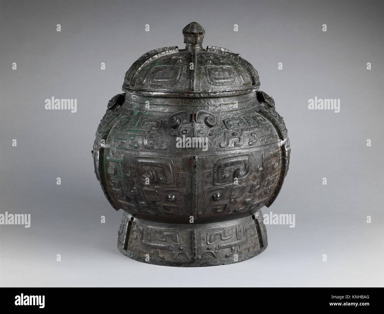 Shang taotie mask hi-res stock photography and images - Alamy