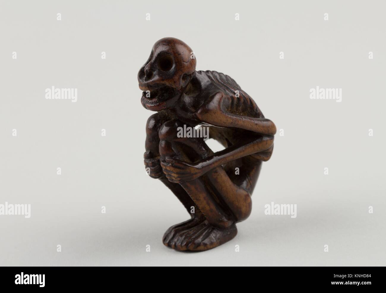 Crouching skeleton hi-res stock photography and images - Alamy