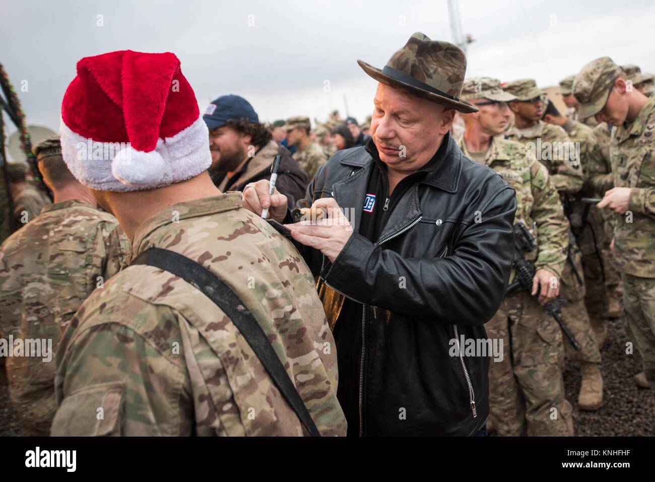 Roastmaster comedian Jeff Ross signs an autograph for a U.S. soldier ...