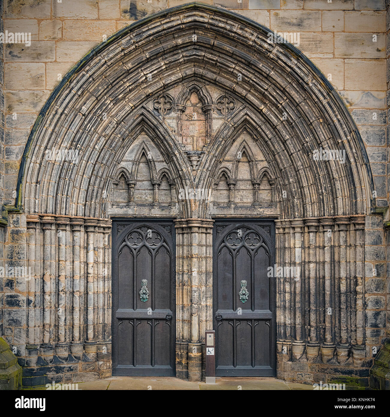 The main entrance to the magnificent Glasgow cathedral in Scotland ...